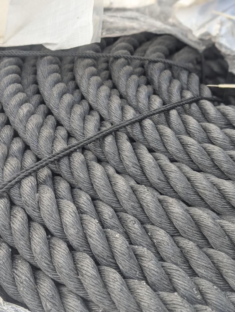 Lot 114 - Aquasteel Backbone Twisted Rope - 28mm x 550m | AuctionsPlus