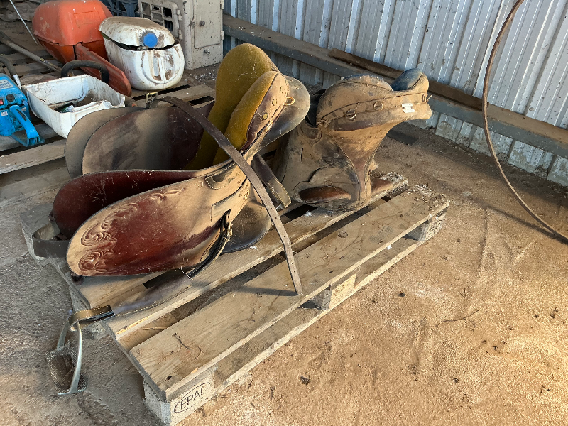 Lot 185 - 2 STOCK SADDLES | AuctionsPlus