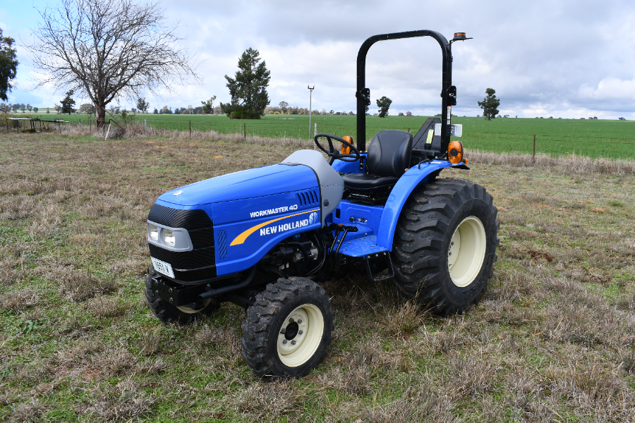 Lot 10 - New Holland Workmaster 40 tractor | AuctionsPlus