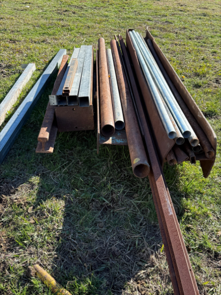 Lot 125 - Steel Including 7 Stays | AuctionsPlus