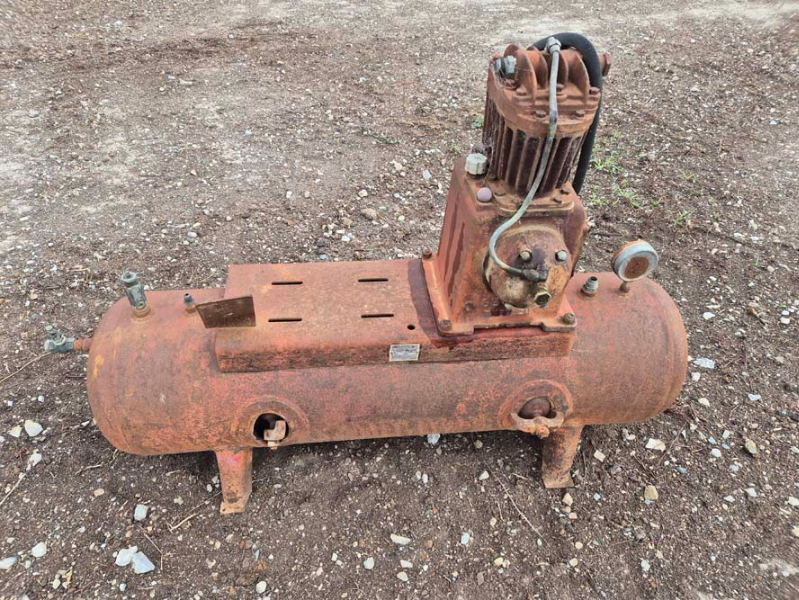 Lot 26 - Servex Air Compressor | AuctionsPlus