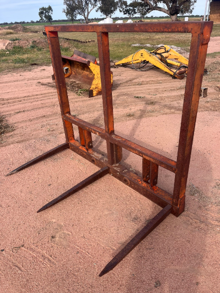 Lot 25 - Hay Tines | AuctionsPlus