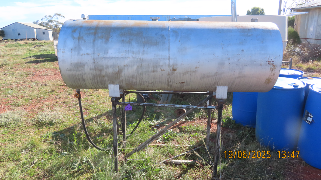 Lot 27 - Fuel Tank | AuctionsPlus