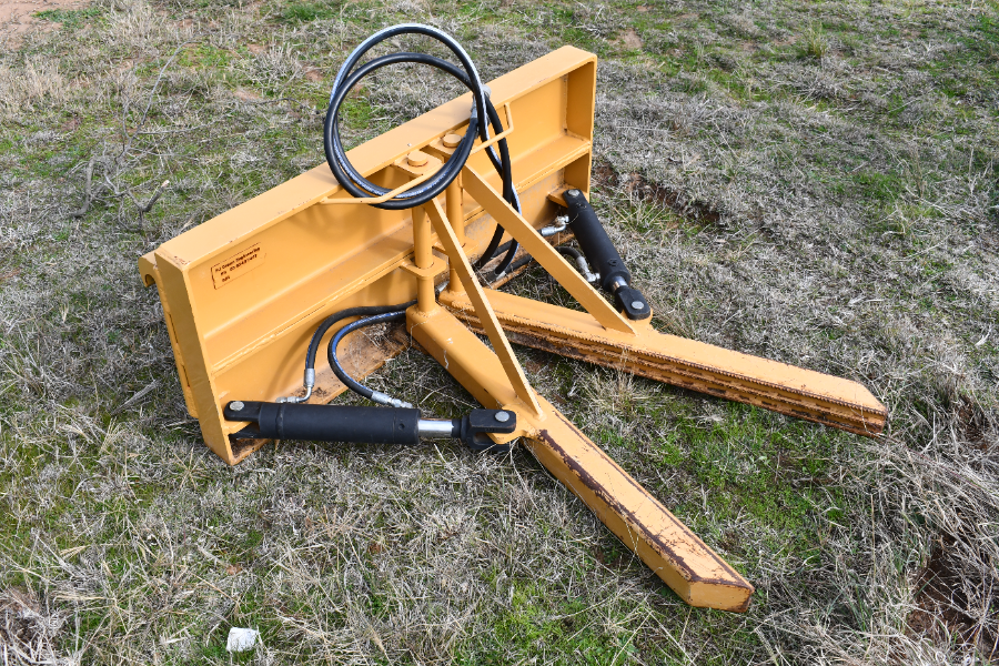 Lot 9 - PJ Green box thorn puller | AuctionsPlus
