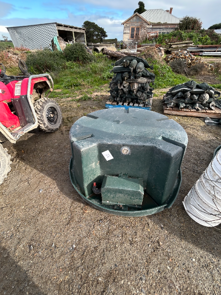 Lot 32 - Polymaster Water Trough | AuctionsPlus