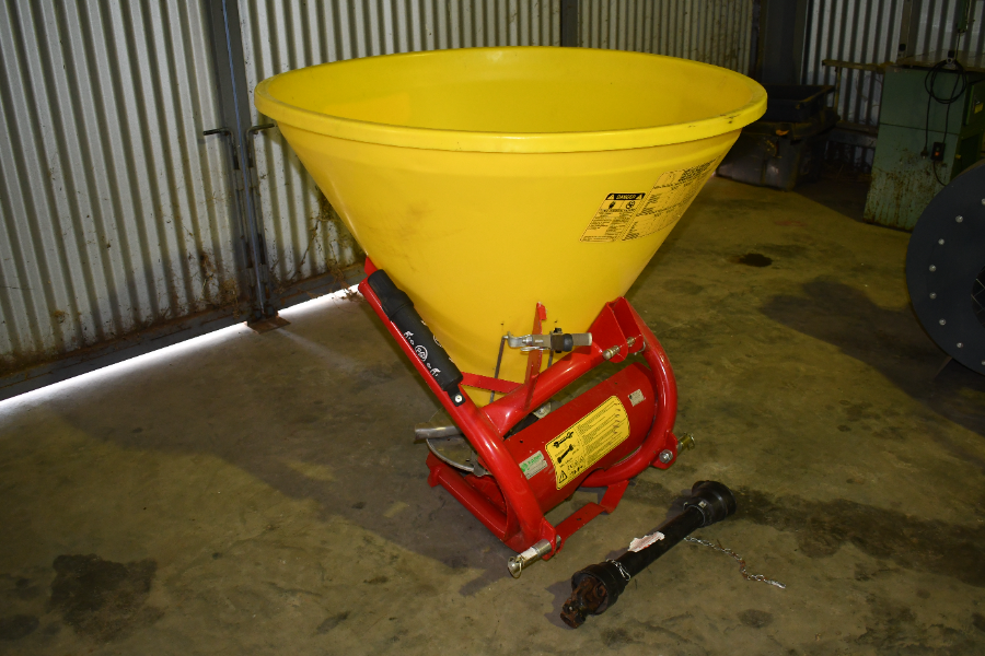 Cosmo 3pl fertiliser spreader | AuctionsPlus