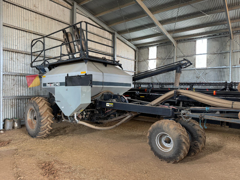 Lot 10 - 2016 Flexicoil ST820 Air Seeder | AuctionsPlus
