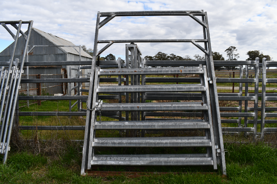 Lot 66 - 3x VJ Farm Supplies cattle yard gates | AuctionsPlus