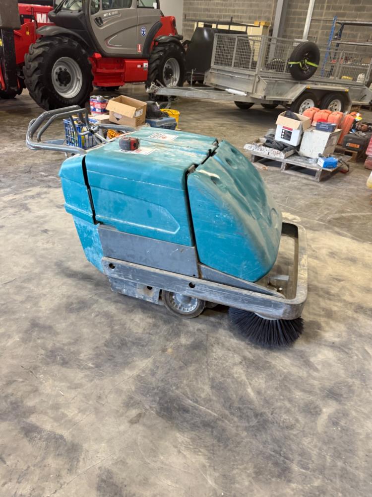 Lot 10 - SWEEPER | AuctionsPlus