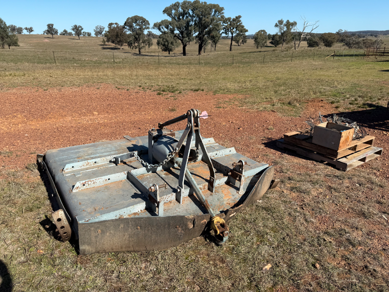 Lot 48 - 8ft Slasher | AuctionsPlus