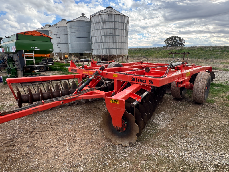 Lot 6 - 2016 Ennor 56 plate swingfold disc plough | AuctionsPlus