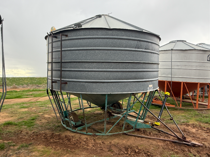 Lot 18 - Jetstream 25 tonne field bins (2) | AuctionsPlus