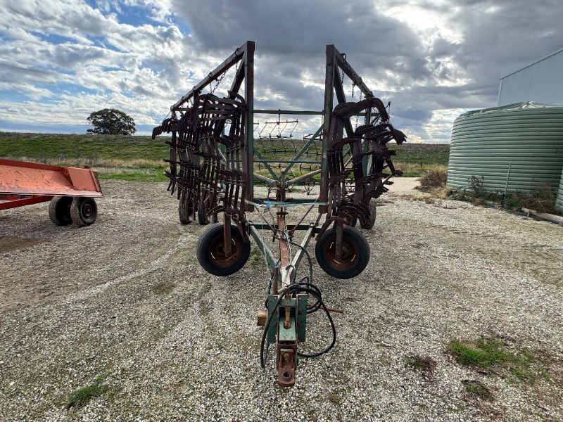 Lot 21 - John Shearer 15m harrow bar | AuctionsPlus