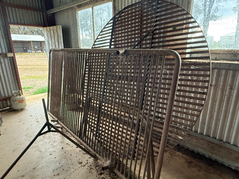 Lot 43 - 2x Steel wool tables | AuctionsPlus