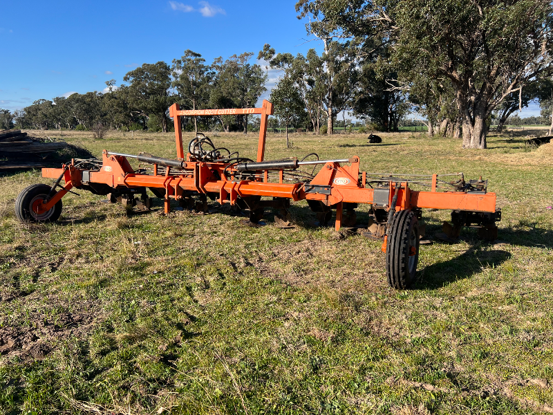 Lot 35 - Scorpion root cutter | AuctionsPlus
