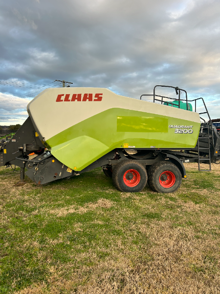 Lot 2 - 2010 Quadrant 3200 Class Baler | AuctionsPlus