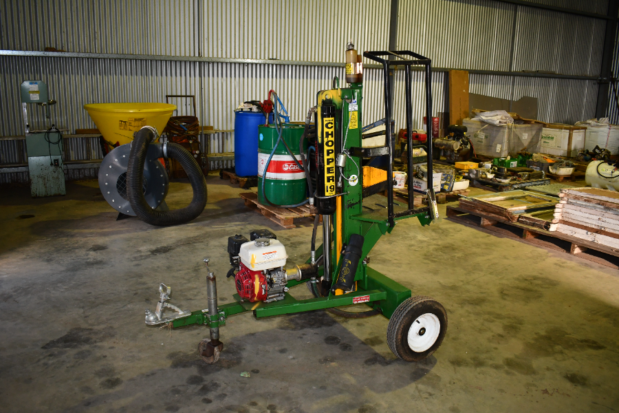 Lot 106 - Aussie Chopper log splitter | AuctionsPlus