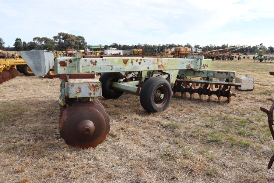 Lot 6 - Alfarm 083, 28 Disc offset and spares | AuctionsPlus