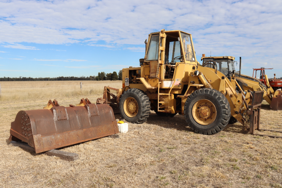 Lot 14 - CAT 920 wheel loader, 2.4m bucket, forks and rippers ...