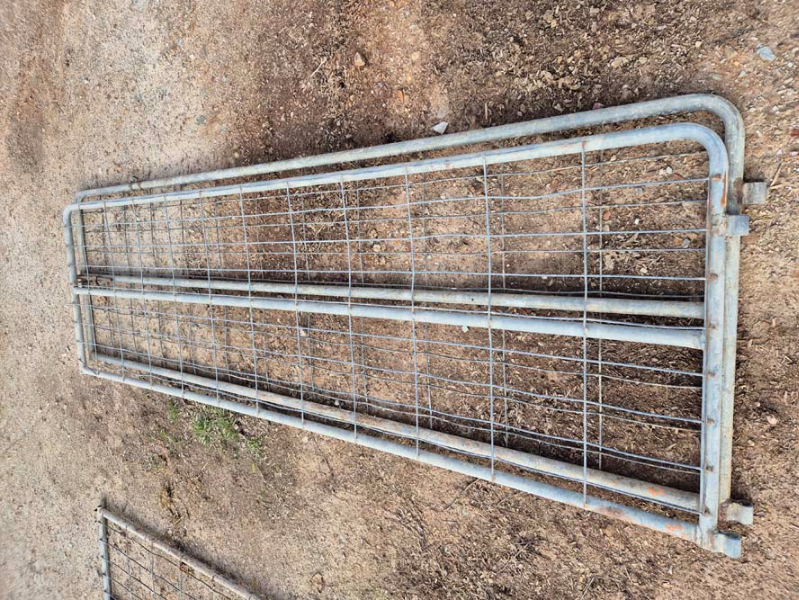 Lot 47 - 10ft Gates x 2 | AuctionsPlus