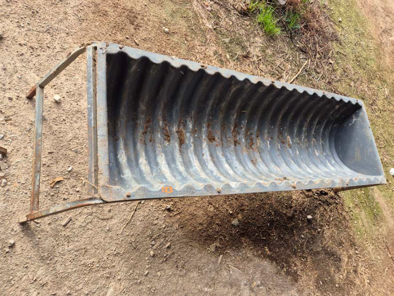 Lot 123 - 5ft x 500mm Polymaster Trough | AuctionsPlus