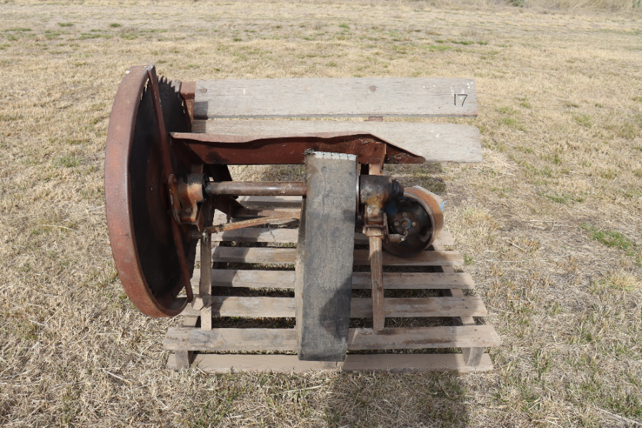 Lot 17 - Belt driven circular saw plus PTO belt drive | AuctionsPlus
