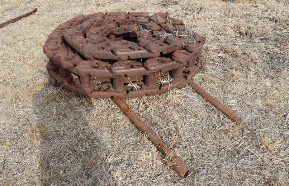Lot 21 - D9 track chain | AuctionsPlus