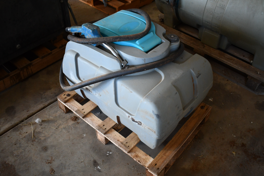 Lot 114 - Polymaster AdBlue transport tank | AuctionsPlus
