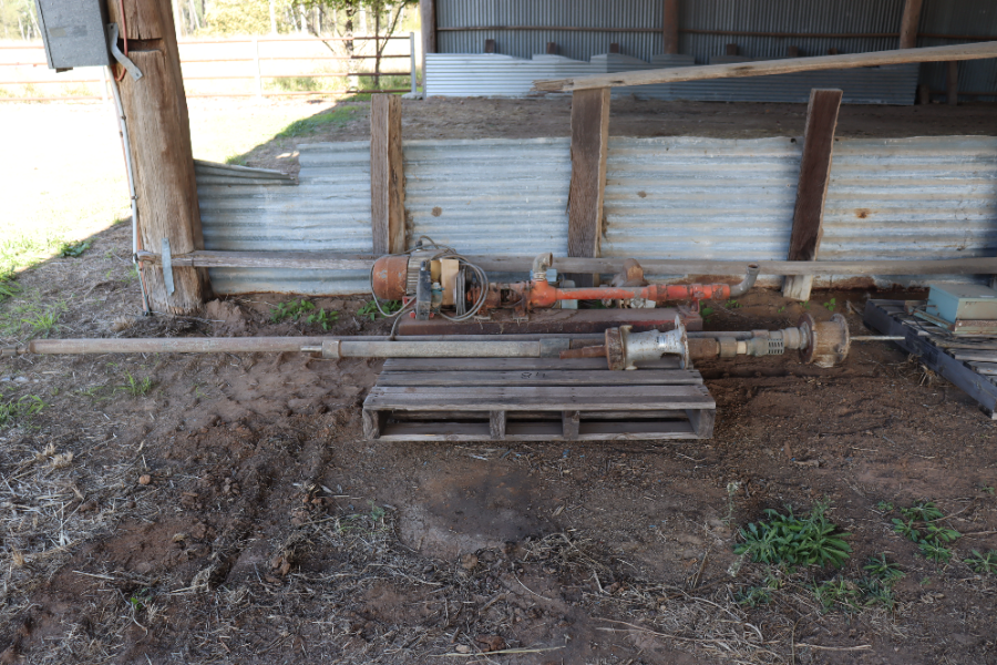 Lot 84 - 2 x mono pumps | AuctionsPlus