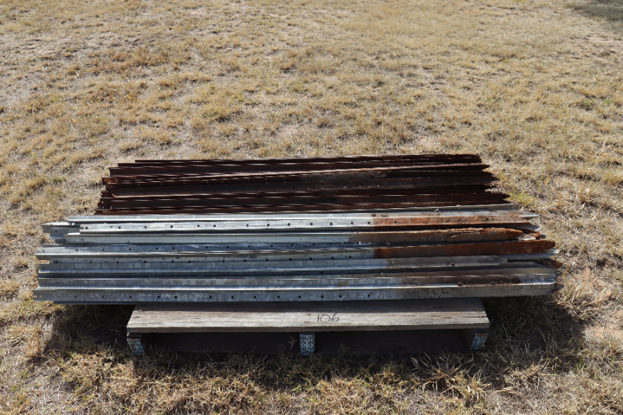 Lot 106 - Qty gal & steel posts | AuctionsPlus