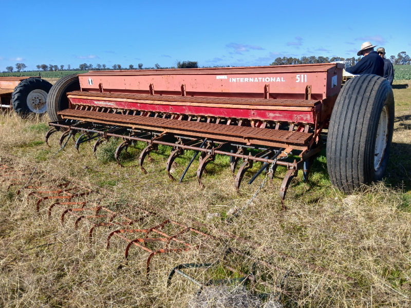 Lot 11 - INT 511 COMBINE 28 RUN SSB & HARROWS | AuctionsPlus
