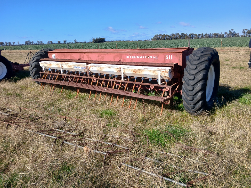 Lot 15 - INT 511 DISC COMBINE 24 RUN DISC & HARROWS | AuctionsPlus