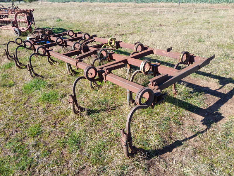Lot 17 - INT MINIMUM TILL UNDERCARRIAGE | AuctionsPlus
