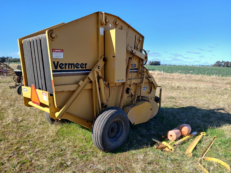 Lot 27 - VERMEER 504H ROUND BALER | AuctionsPlus