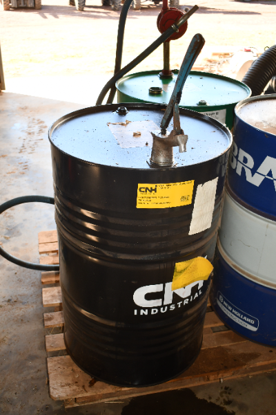Lot 131 - CNH SAE 10W-40 engine oil, drum & pump | AuctionsPlus