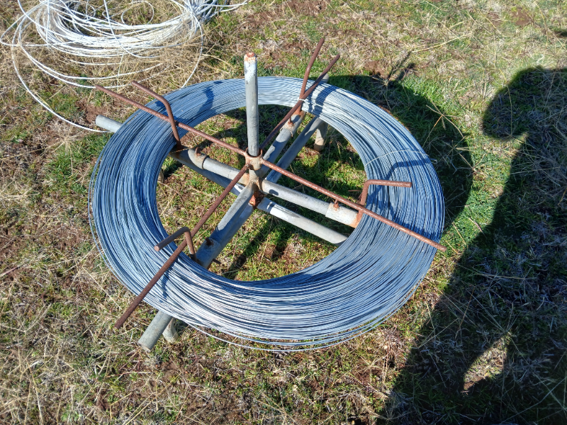 Lot 45 - WIRE ROLLER & WIRE HT | AuctionsPlus