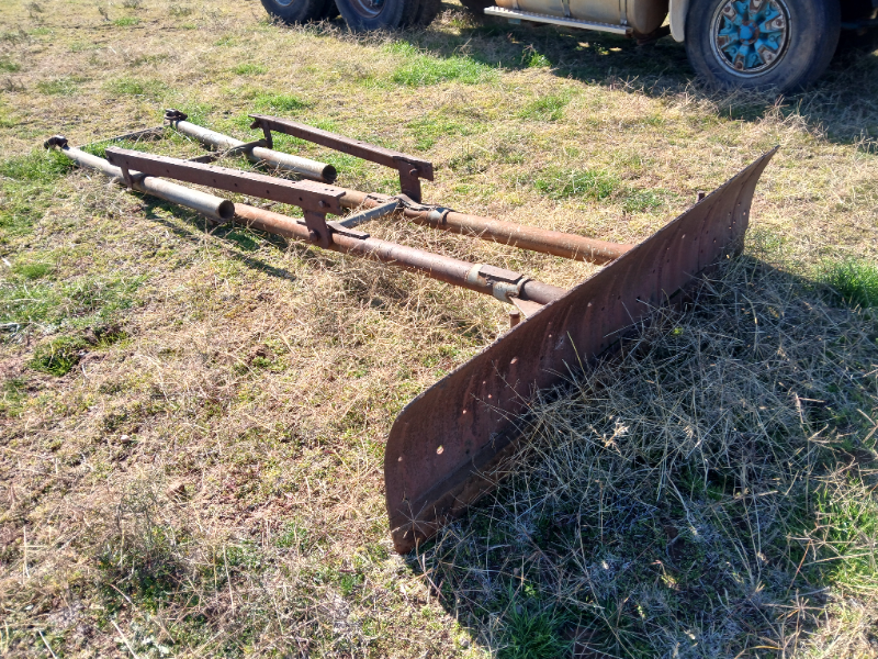 Lot 100 - MASSEY FERGUSON UNDERBODY FRAME & BLADE | AuctionsPlus