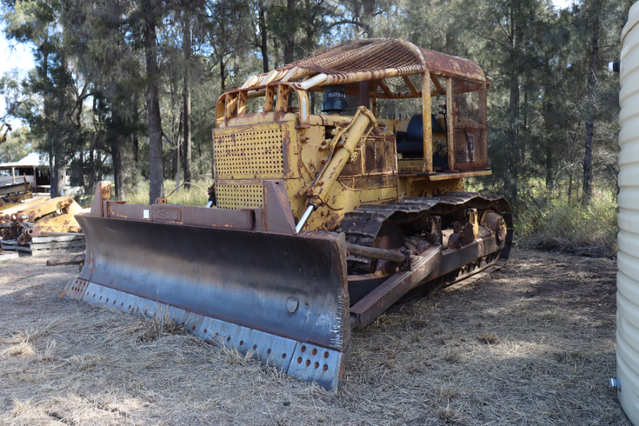 Lot 165 - CAT D7E (160HP) blade 4,150mm | AuctionsPlus