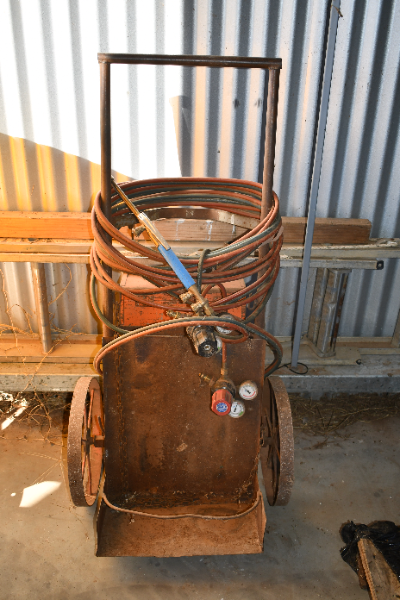 Lot 150 - Cigweld Comet oxy acetylene set & bottle trolley | AuctionsPlus