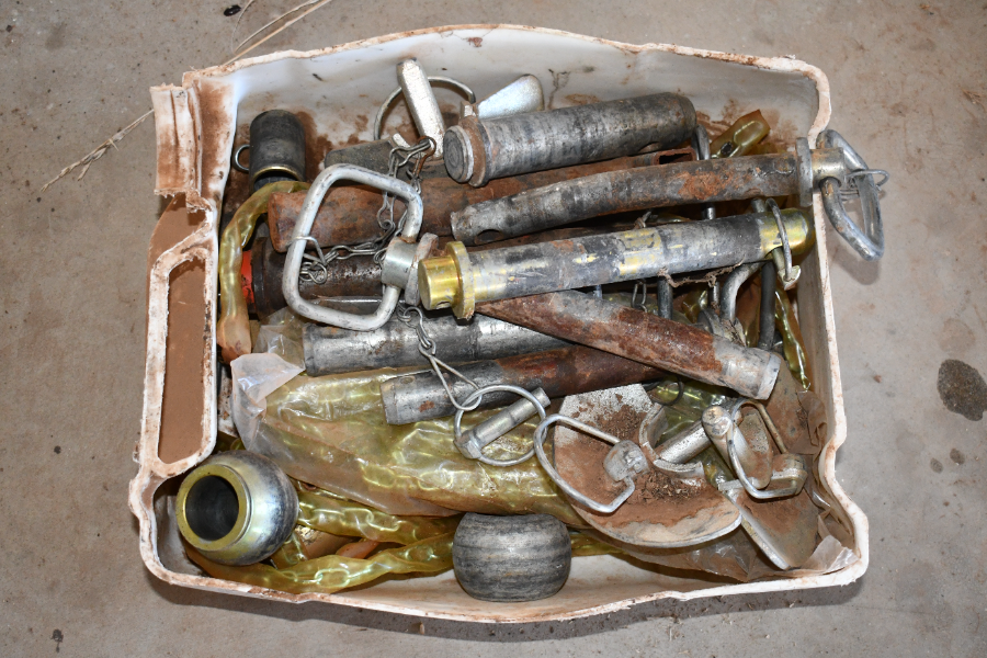 Lot 157 - Assorted drawbar pins and 3pl balls | AuctionsPlus