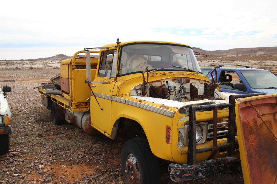 LOT# 6 - Dodge 400 Truck | AuctionsPlus