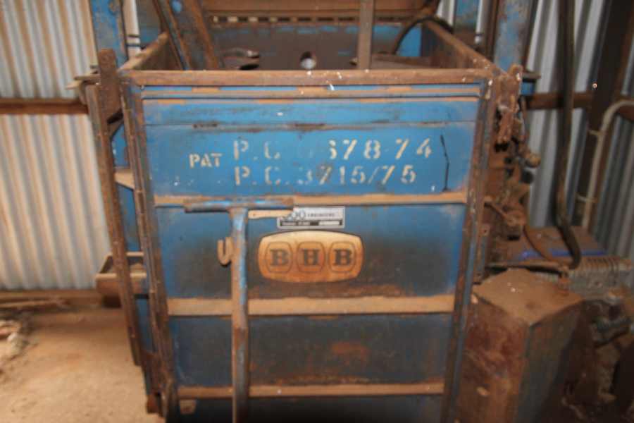 LOT# 25 - Woolpress | AuctionsPlus