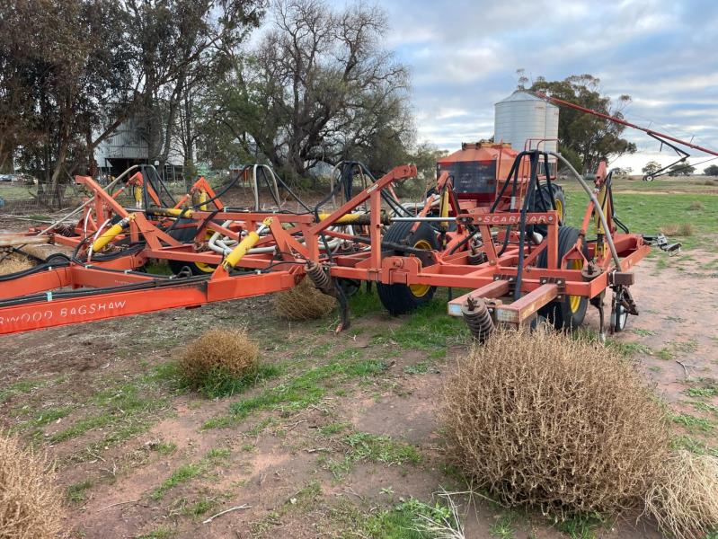 Lot 305 - Horwood Bagshaw 30ft scaribar | AuctionsPlus