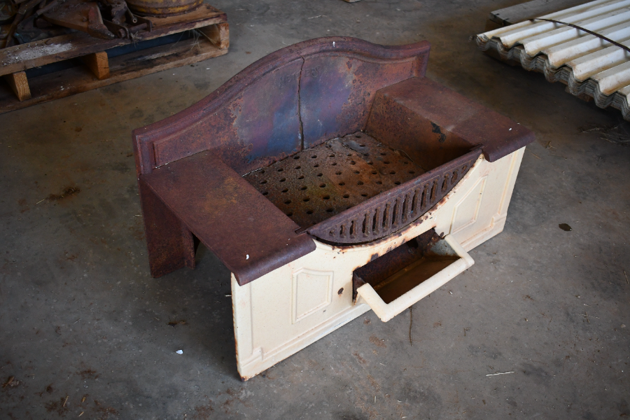 Lot 193 - Metters wood fire place | AuctionsPlus
