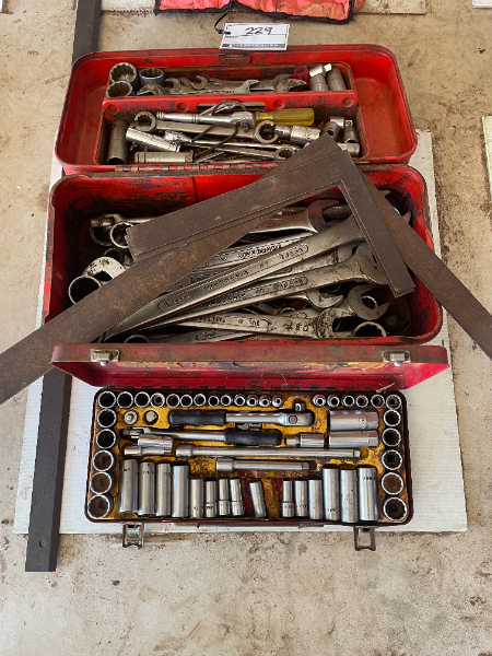 Lot 229 - Toll Box , sundry large Spanners, and Socket set. | AuctionsPlus