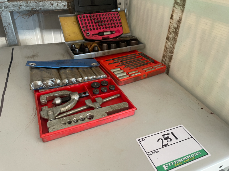 Lot 251 - Hole Punch set, Flaring Tool kit. | AuctionsPlus