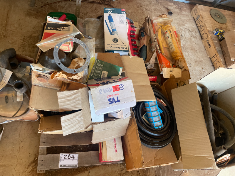 Lot 284 - Sundry items including bolts, hose, diesel injector pump ...