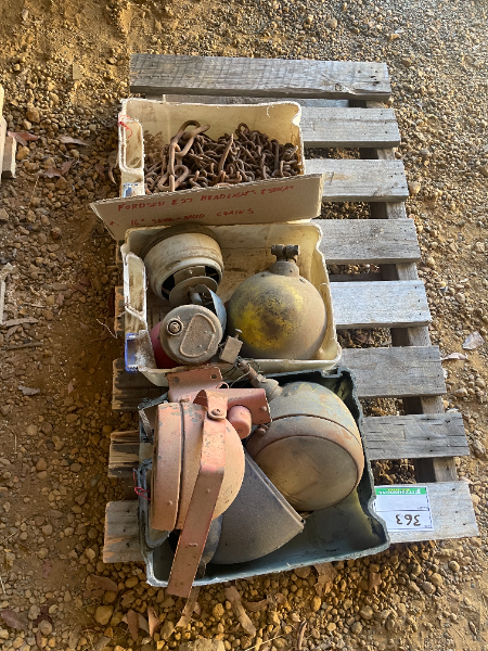 Tractor lights, set of mud chains for 16'' wheels. | AuctionsPlus