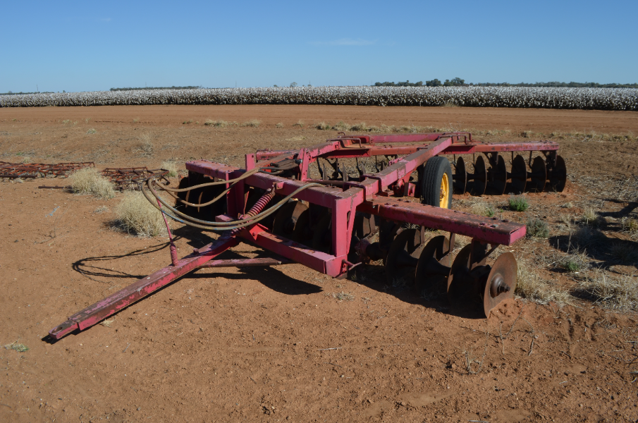 Lot 7 - International Offset Disc | AuctionsPlus