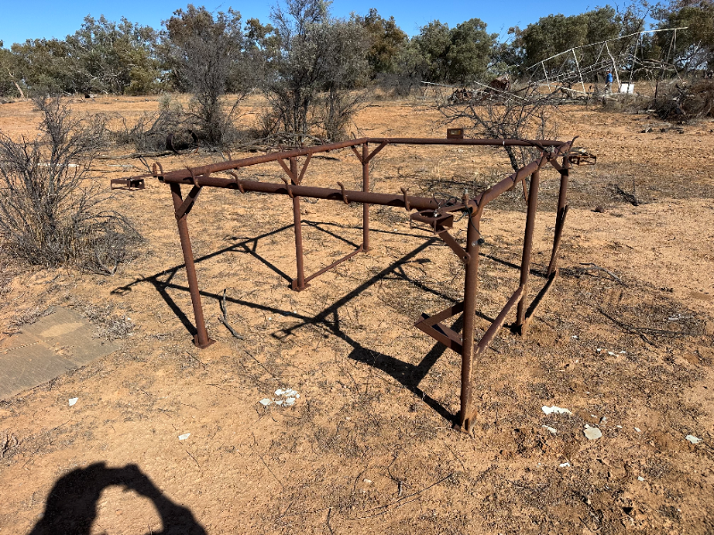 LOT# 248 - Roo Rack | AuctionsPlus
